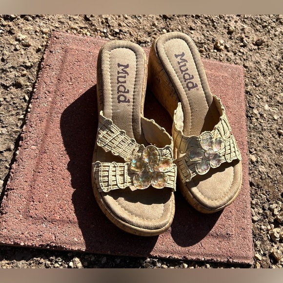 Shoes | Vintage Mudd 9sy2k Sequin Flower Platform Wedges | Poshmark